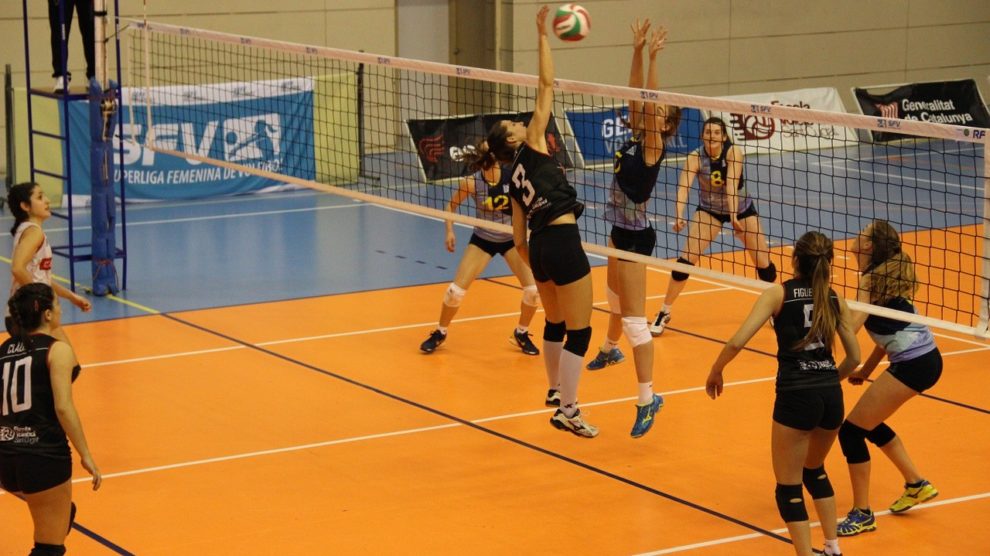 Volleyball Spielfeld - Regeln & Anleitung - Spielregeln.de